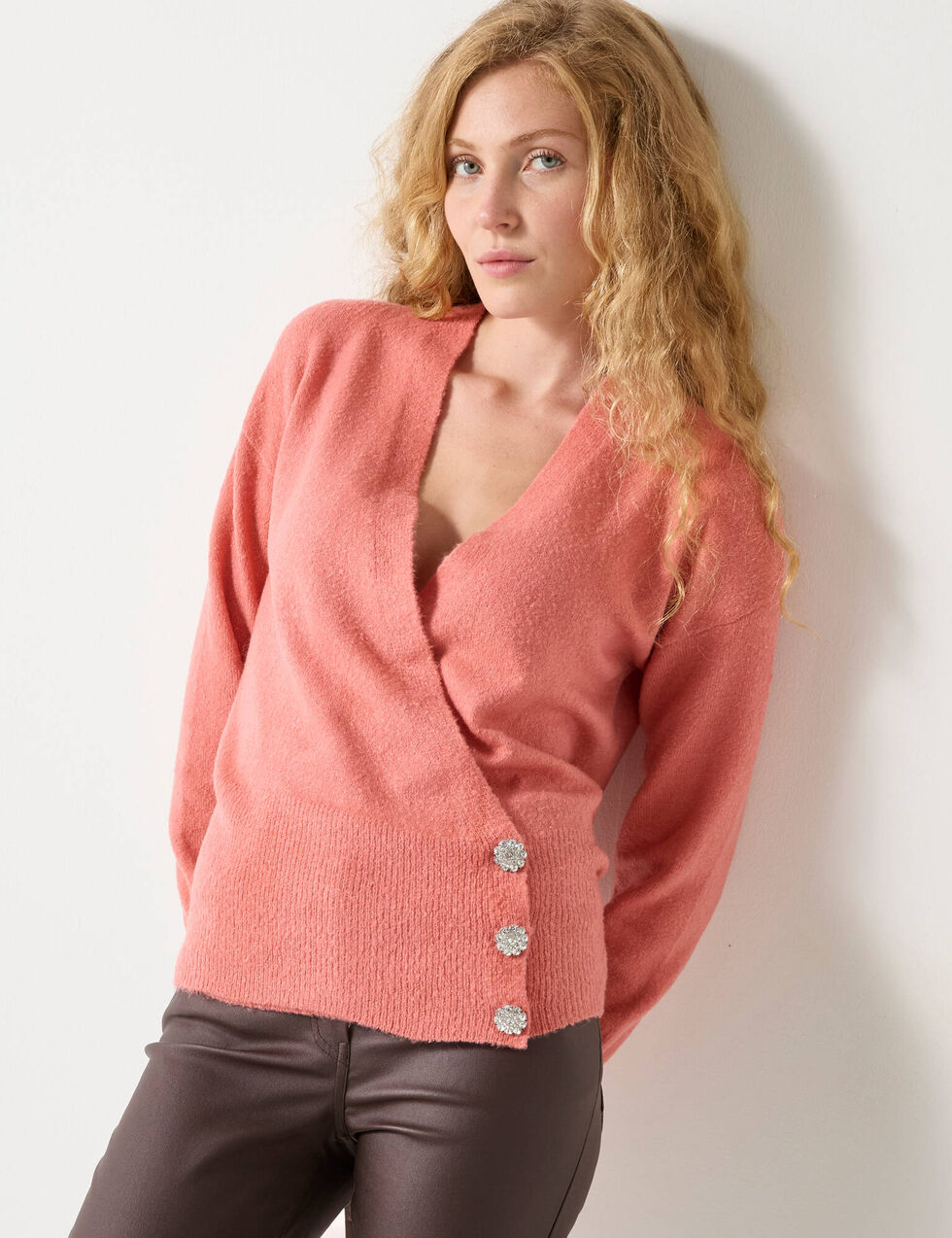 Pull effet cache-coeur boutons "bijou" , corail | Blancheporte
