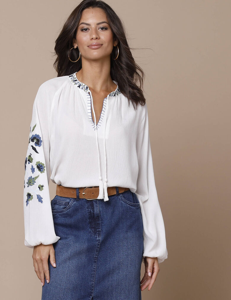 Blouse brodée, col rond, écru / bleu | Blancheporte