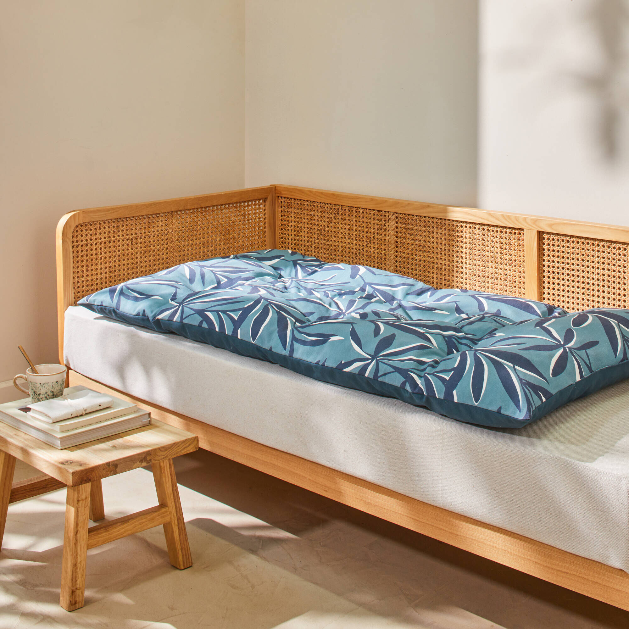 Long coussin de sol imprimé feuillage, bleu grisé | Blancheporte